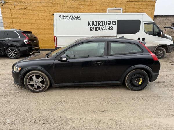 Melns Volvo C30 2009 Šauļi, ar dzinēja tilpumu 1.60 L un nobraukumu 301 tūkst. km par 750 €, foto 3 vietnē AUTOMOTO.COM.LV