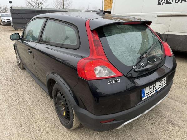 Melns Volvo C30 2009 Šauļi, ar dzinēja tilpumu 1.60 L un nobraukumu 301 tūkst. km par 750 €, foto 4 vietnē AUTOMOTO.COM.LV