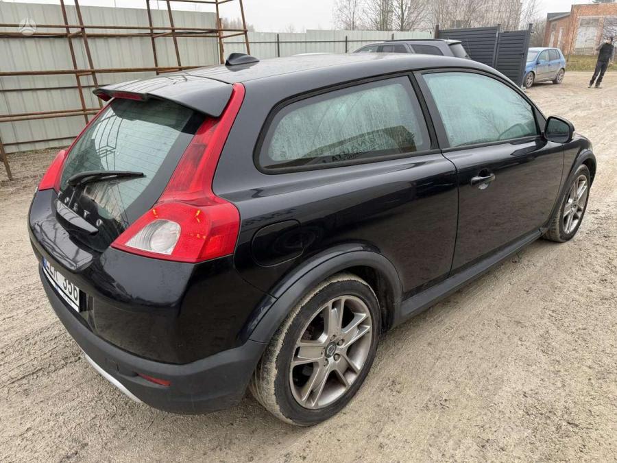 Melns Volvo C30 2009 Šauļi, ar dzinēja tilpumu 1.60 L un nobraukumu 301 tūkst. km par 750 €, foto 6 vietnē AUTOMOTO.COM.LV