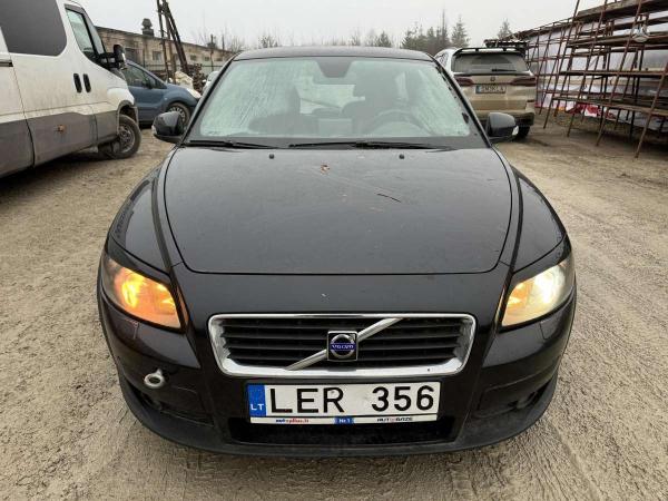 Melns Volvo C30 2009 Šauļi, ar dzinēja tilpumu 1.60 L un nobraukumu 301 tūkst. km par 750 €, foto 8 vietnē AUTOMOTO.COM.LV