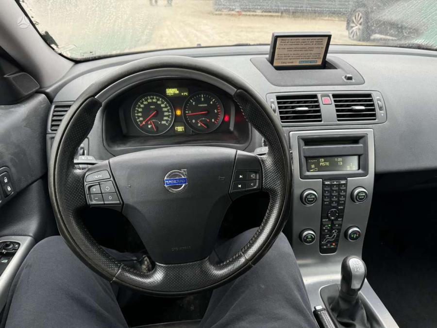 Melns Volvo C30 2009 Šauļi, ar dzinēja tilpumu 1.60 L un nobraukumu 301 tūkst. km par 750 €, foto 11 vietnē AUTOMOTO.COM.LV