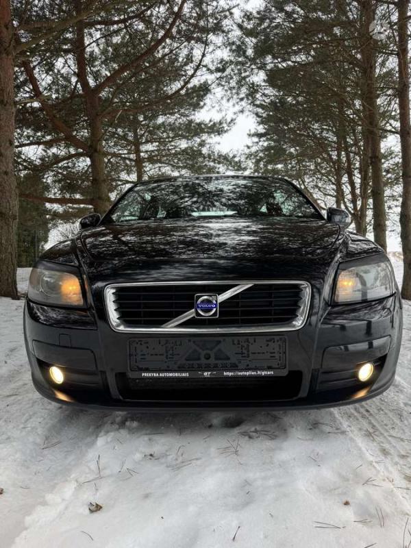 Black Volvo C30 2009 in Alytus, with an engine capacity of 1.60 L and mileage of 273 thousand km for 1999 €, photo 2 on AUTOMOTO.COM.LV