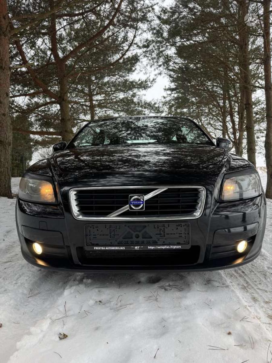 Melns Volvo C30 2009 Alīta, ar dzinēja tilpumu 1.60 L un nobraukumu 273 tūkst. km par 1999 €, foto 2 vietnē AUTOMOTO.COM.LV