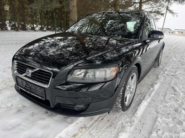 Black Volvo C30 2009 in Alytus, with an engine capacity of 1.60 L and mileage of 273 thousand km for 1999 €, photo 3 on AUTOMOTO.COM.LV