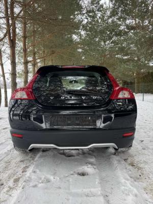 Melns Volvo C30 2009 Alīta, ar dzinēja tilpumu 1.60 L un nobraukumu 273 tūkst. km par 1999 €, foto 6 vietnē AUTOMOTO.COM.LV