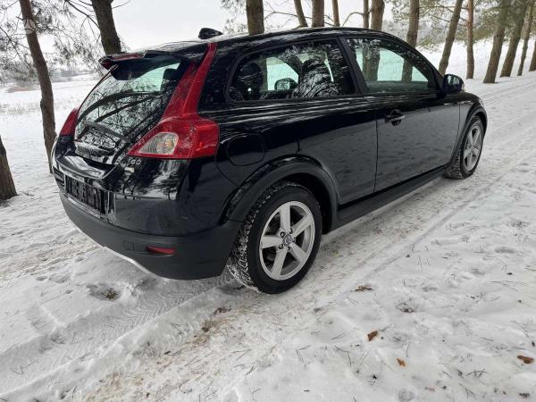 Black Volvo C30 2009 in Alytus, with an engine capacity of 1.60 L and mileage of 273 thousand km for 1999 €, photo 7 on AUTOMOTO.COM.LV