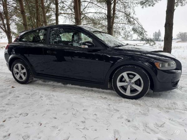 Black Volvo C30 2009 in Alytus, with an engine capacity of 1.60 L and mileage of 273 thousand km for 1999 €, photo 8 on AUTOMOTO.COM.LV