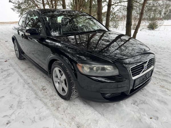 Black Volvo C30 2009 in Alytus, with an engine capacity of 1.60 L and mileage of 273 thousand km for 1999 €, photo 9 on AUTOMOTO.COM.LV