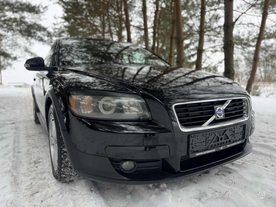 Melns Volvo C30 2009 Alīta, ar dzinēja tilpumu 1.60 L un nobraukumu 273 tūkst. km par 1999 €, foto 10 vietnē AUTOMOTO.COM.LV