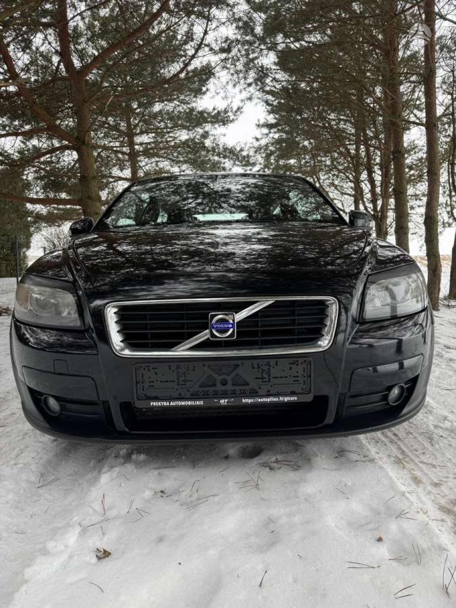 Melns Volvo C30 2009 Alīta, ar dzinēja tilpumu 1.60 L un nobraukumu 273 tūkst. km par 1999 €, foto 11 vietnē AUTOMOTO.COM.LV
