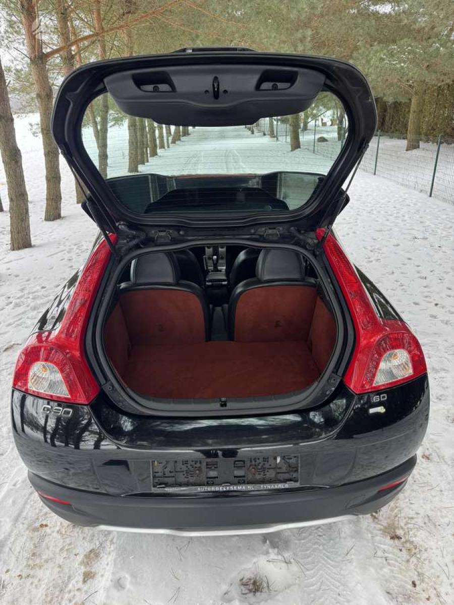 Melns Volvo C30 2009 Alīta, ar dzinēja tilpumu 1.60 L un nobraukumu 273 tūkst. km par 1999 €, foto 16 vietnē AUTOMOTO.COM.LV