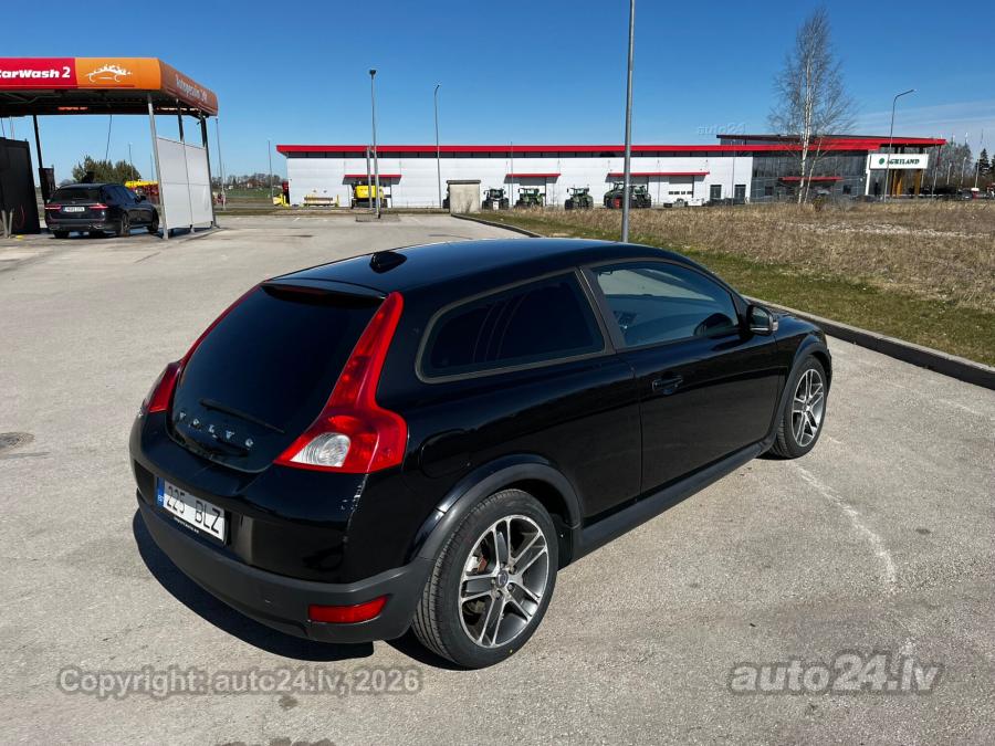 Black Volvo C30 2009 in Tartu, with an engine capacity of 2.00 L and mileage of 330 thousand km for 1499 €, photo 3 on AUTOMOTO.COM.LV