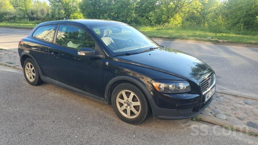 Black Volvo C30 2009 in Daugavpils, with an engine capacity of 1.60 L and mileage of 225 thousand km for 3100 €, photo 5 on AUTOMOTO.COM.LV