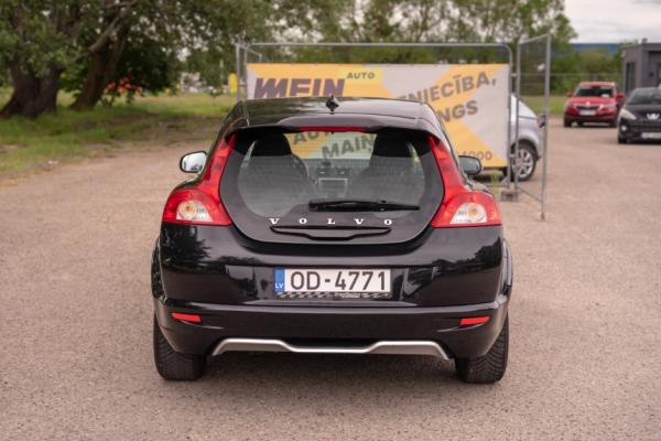 Black Volvo C30 2009 in Riga, with an engine capacity of 1.60 L and mileage of 263 thousand km for 3200 €, photo 3 on AUTOMOTO.COM.LV