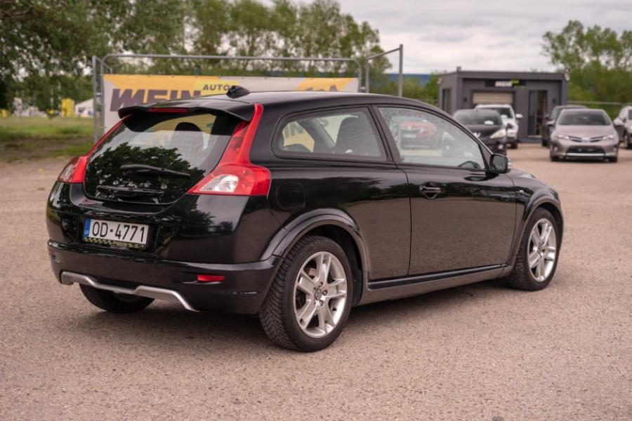 Melns Volvo C30 2009 Rīga, ar dzinēja tilpumu 1.60 L un nobraukumu 263 tūkst. km par 3200 €, foto 5 vietnē AUTOMOTO.COM.LV