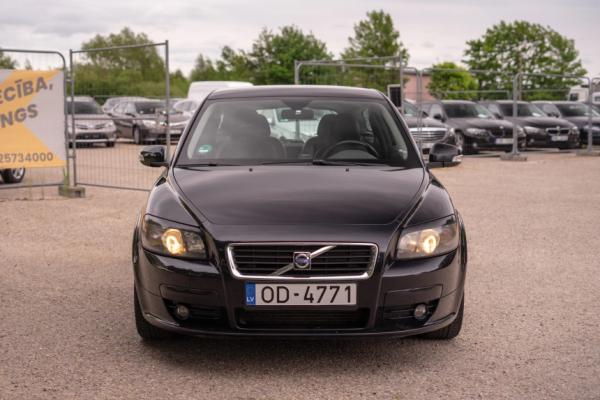 Black Volvo C30 2009 in Riga, with an engine capacity of 1.60 L and mileage of 263 thousand km for 3200 €, photo 6 on AUTOMOTO.COM.LV