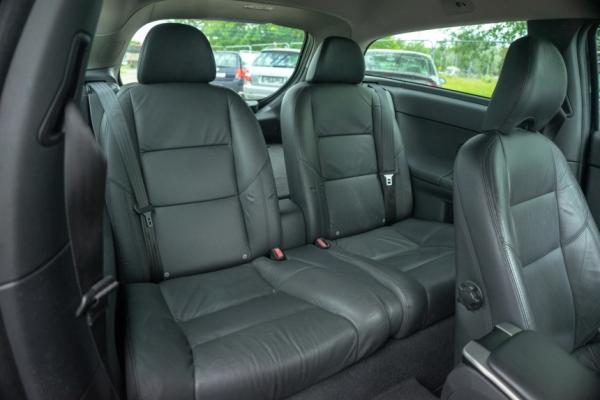 Black Volvo C30 2009 in Riga, with an engine capacity of 1.60 L and mileage of 263 thousand km for 3200 €, photo 10 on AUTOMOTO.COM.LV