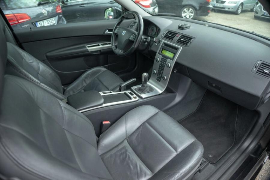 Melns Volvo C30 2009 Rīga, ar dzinēja tilpumu 1.60 L un nobraukumu 263 tūkst. km par 3200 €, foto 12 vietnē AUTOMOTO.COM.LV
