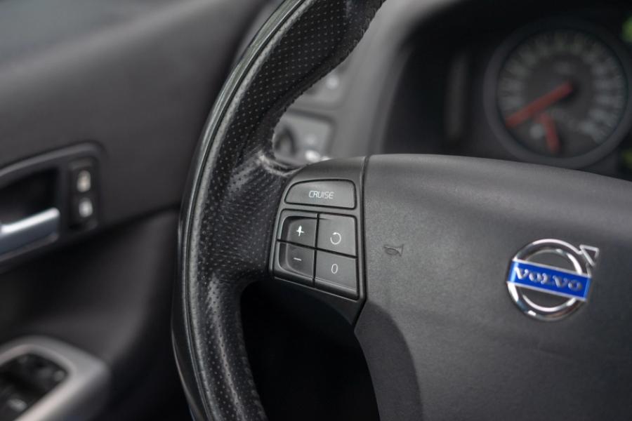 Melns Volvo C30 2009 Rīga, ar dzinēja tilpumu 1.60 L un nobraukumu 263 tūkst. km par 3200 €, foto 17 vietnē AUTOMOTO.COM.LV