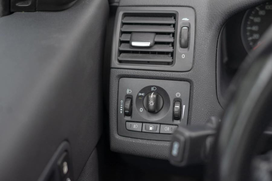 Melns Volvo C30 2009 Rīga, ar dzinēja tilpumu 1.60 L un nobraukumu 263 tūkst. km par 3200 €, foto 21 vietnē AUTOMOTO.COM.LV