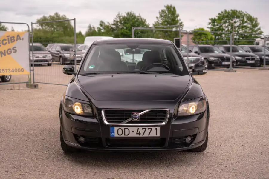 Melns Volvo C30 2009 Liepāja, ar dzinēja tilpumu 1.60 L un nobraukumu 263 tūkst. km par 2800 €, foto 7 vietnē AUTOMOTO.COM.LV