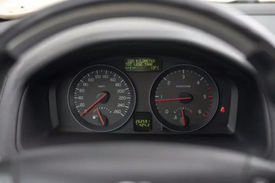 Melns Volvo C30 2009 Liepāja, ar dzinēja tilpumu 1.60 L un nobraukumu 263 tūkst. km par 2800 €, foto 14 vietnē AUTOMOTO.COM.LV