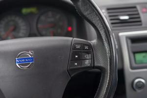 Melns Volvo C30 2009 Liepāja, ar dzinēja tilpumu 1.60 L un nobraukumu 263 tūkst. km par 2800 €, foto 18 vietnē AUTOMOTO.COM.LV