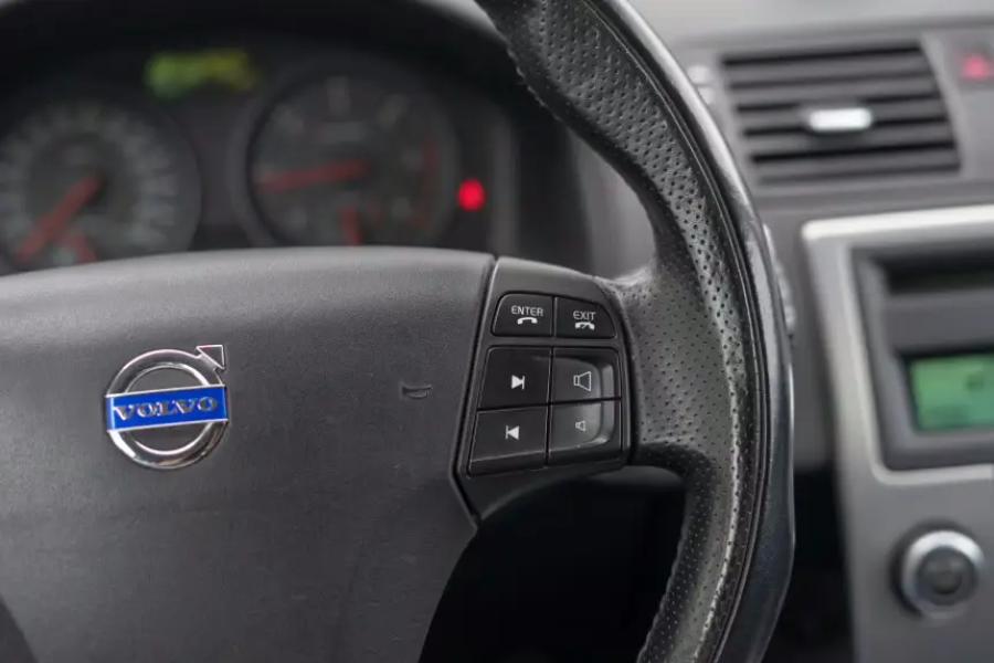Melns Volvo C30 2009 Liepāja, ar dzinēja tilpumu 1.60 L un nobraukumu 263 tūkst. km par 2800 €, foto 18 vietnē AUTOMOTO.COM.LV