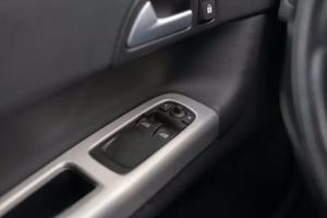 Melns Volvo C30 2009 Liepāja, ar dzinēja tilpumu 1.60 L un nobraukumu 263 tūkst. km par 2800 €, foto 20 vietnē AUTOMOTO.COM.LV