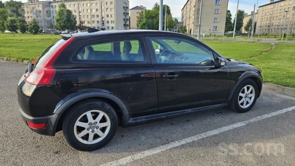 Black Volvo C30 2009 in Daugavpils, with an engine capacity of 1.60 L and mileage of 223 thousand km for 2600 €, photo 6 on AUTOMOTO.COM.LV