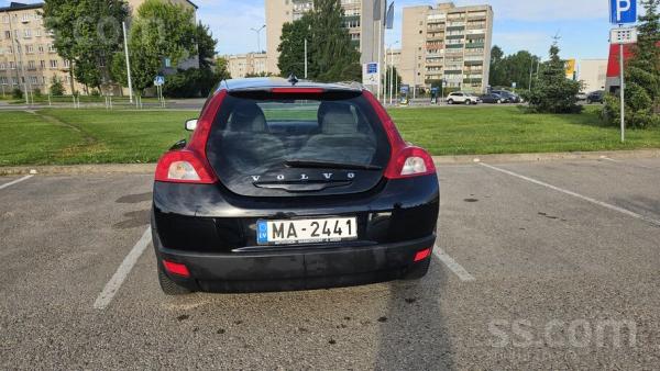Black Volvo C30 2009 in Daugavpils, with an engine capacity of 1.60 L and mileage of 223 thousand km for 2600 €, photo 7 on AUTOMOTO.COM.LV