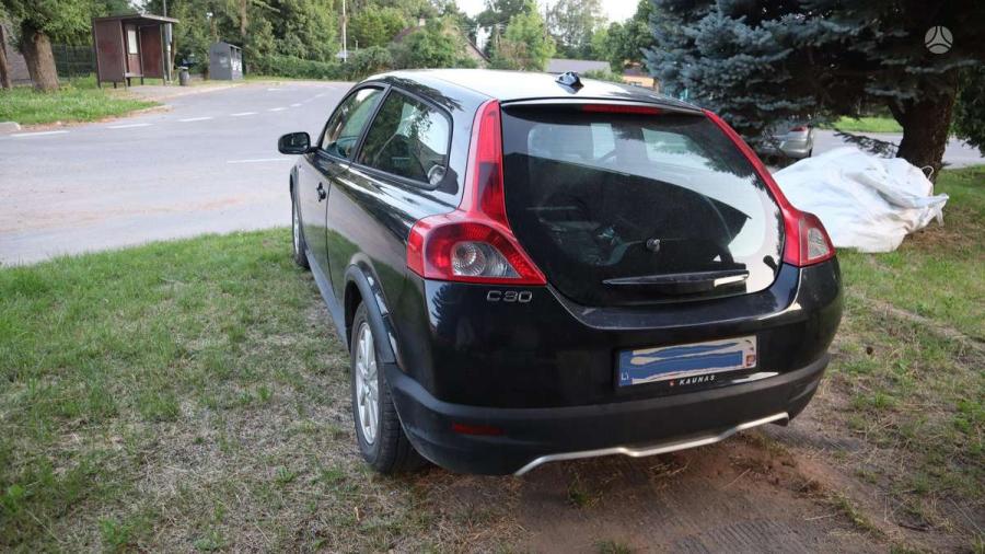 Black Volvo C30 2009 in Kaunas, with an engine capacity of 1.60 L and mileage of 300 thousand km for 750 €, photo 4 on AUTOMOTO.COM.LV
