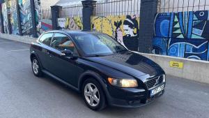 Melns Volvo C30 2009 Klaipėda, ar dzinēja tilpumu 1.56 L un nobraukumu 225 tūkst. km par 2399 €, foto  vietnē AUTOMOTO.COM.LV