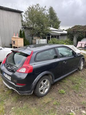 Black Volvo C30 2009 in Jurmala, with an engine capacity of 1.60 L and mileage of 369 thousand km for 1550 €, photo 4 on AUTOMOTO.COM.LV