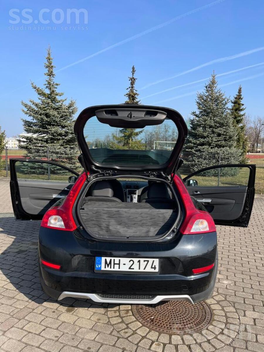 Black Volvo C30 2010 in Jelgava, with an engine capacity of 1.60 L and mileage of 280 thousand km for 3500 €, photo 4 on AUTOMOTO.COM.LV