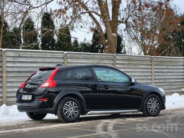 Black Volvo C30 2010 in Jelgava, with an engine capacity of 1.60 L and mileage of 194 thousand km for 3990 €, photo 4 on AUTOMOTO.COM.LV