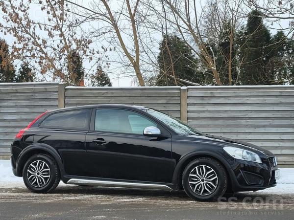Black Volvo C30 2010 in Jelgava, with an engine capacity of 1.60 L and mileage of 194 thousand km for 3990 €, photo 5 on AUTOMOTO.COM.LV
