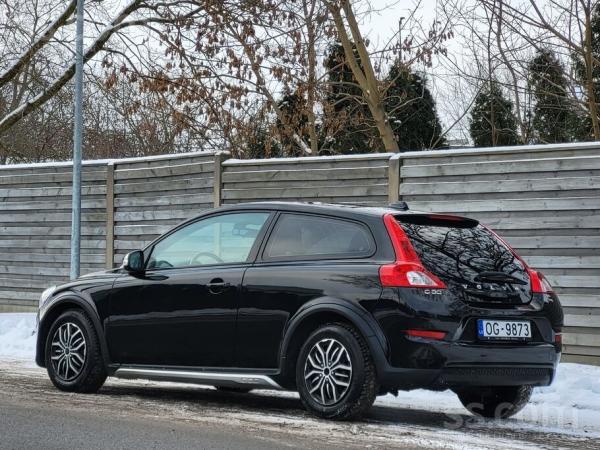 Black Volvo C30 2010 in Jelgava, with an engine capacity of 1.60 L and mileage of 194 thousand km for 3990 €, photo 8 on AUTOMOTO.COM.LV