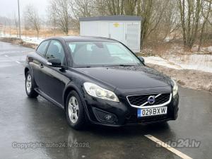 Melns Volvo C30 2010 Tallina, ar dzinēja tilpumu 1.60 L un nobraukumu 204 tūkst. km par 3999 €, foto  vietnē AUTOMOTO.COM.LV