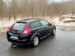 Black Volvo C30 2010 in Tallinn, with an engine capacity of 1.60 L and mileage of 204 thousand km for 3999 €, photo 3 on AUTOMOTO.COM.LV