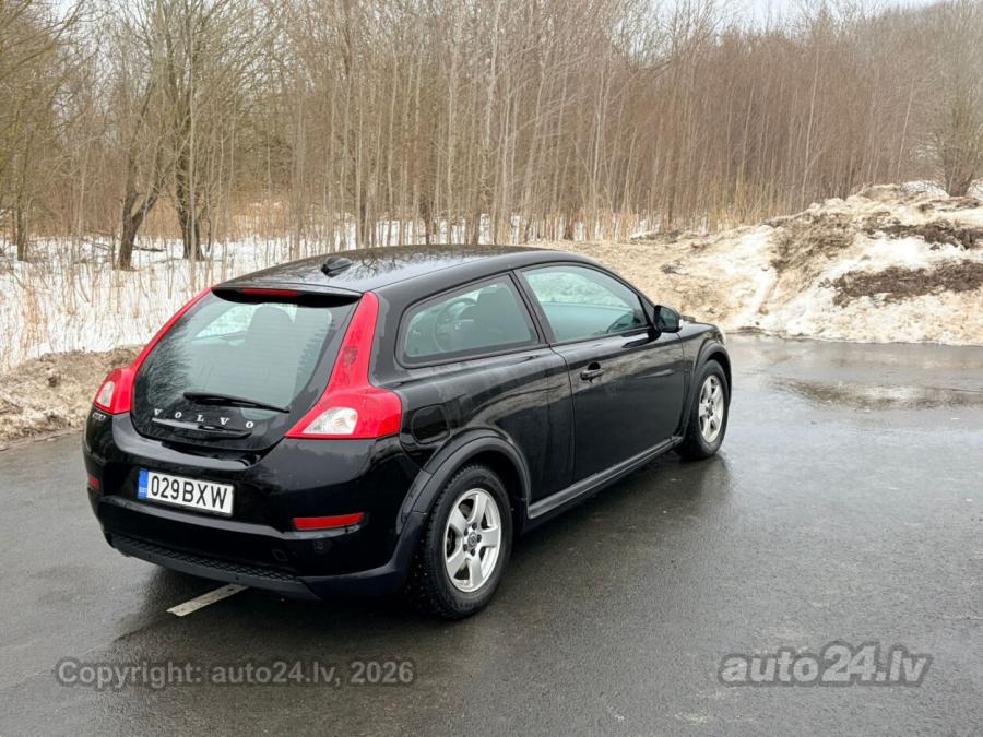 Black Volvo C30 2010 in Tallinn, with an engine capacity of 1.60 L and mileage of 204 thousand km for 3999 €, photo 3 on AUTOMOTO.COM.LV