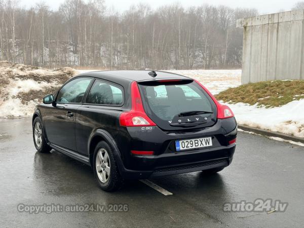 Melns Volvo C30 2010 Tallina, ar dzinēja tilpumu 1.60 L un nobraukumu 204 tūkst. km par 3999 €, foto 4 vietnē AUTOMOTO.COM.LV
