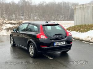 Black Volvo C30 2010 in Tallinn, with an engine capacity of 1.60 L and mileage of 204 thousand km for 3999 €, photo 4 on AUTOMOTO.COM.LV