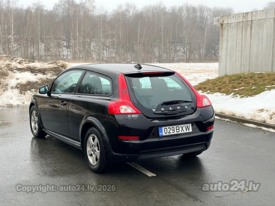 Black Volvo C30 2010 in Tallinn, with an engine capacity of 1.60 L and mileage of 204 thousand km for 3999 €, photo 4 on AUTOMOTO.COM.LV