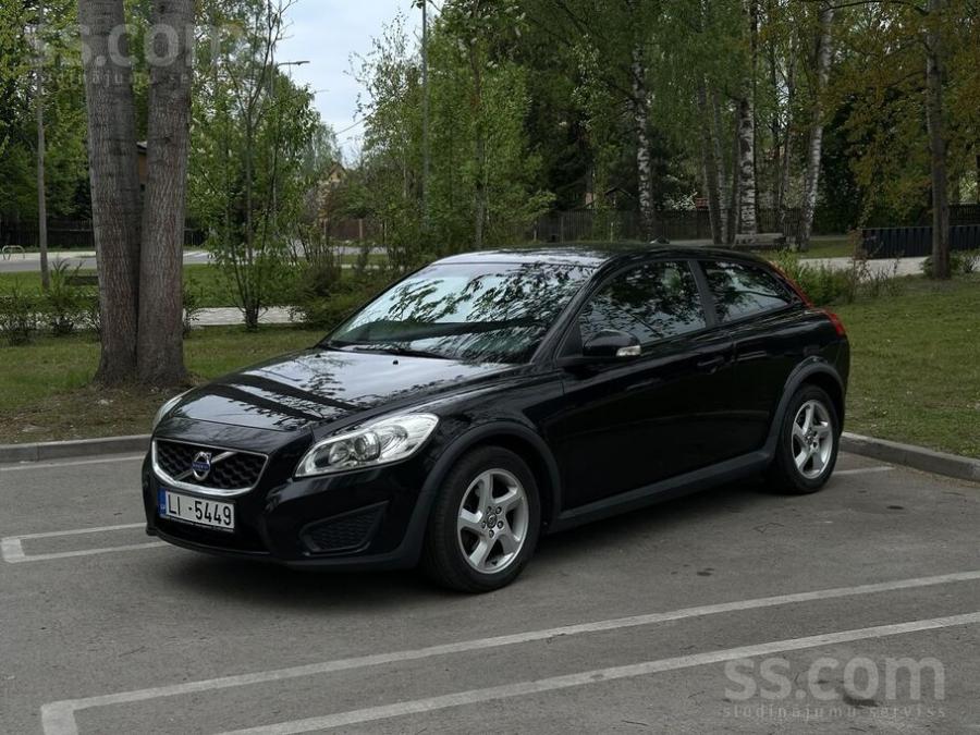 Melns Volvo C30 2010 Rīga, ar dzinēja tilpumu 2.00 L un nobraukumu 245 tūkst. km par 3500 €, foto 1 vietnē AUTOMOTO.COM.LV