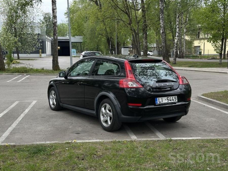 Melns Volvo C30 2010 Rīga, ar dzinēja tilpumu 2.00 L un nobraukumu 245 tūkst. km par 3500 €, foto 3 vietnē AUTOMOTO.COM.LV