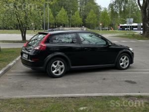 Melns Volvo C30 2010 Rīga, ar dzinēja tilpumu 2.00 L un nobraukumu 245 tūkst. km par 3500 €, foto 4 vietnē AUTOMOTO.COM.LV