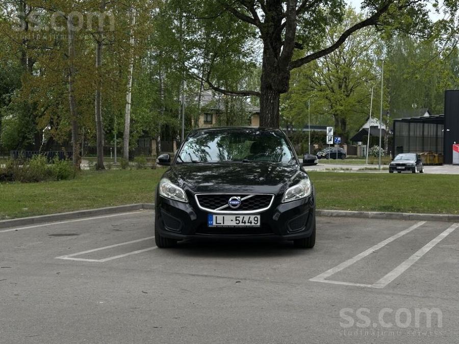 Melns Volvo C30 2010 Rīga, ar dzinēja tilpumu 2.00 L un nobraukumu 245 tūkst. km par 3500 €, foto 6 vietnē AUTOMOTO.COM.LV