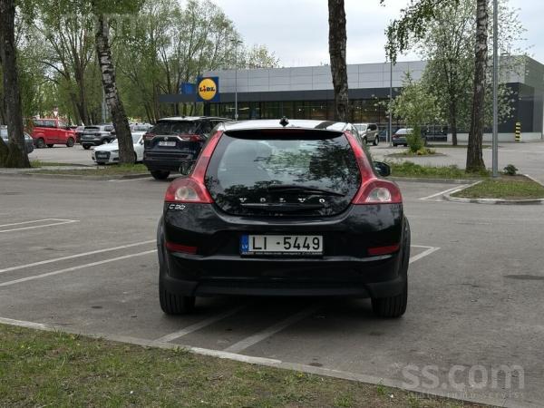 Melns Volvo C30 2010 Rīga, ar dzinēja tilpumu 2.00 L un nobraukumu 245 tūkst. km par 3500 €, foto 6 vietnē AUTOMOTO.COM.LV