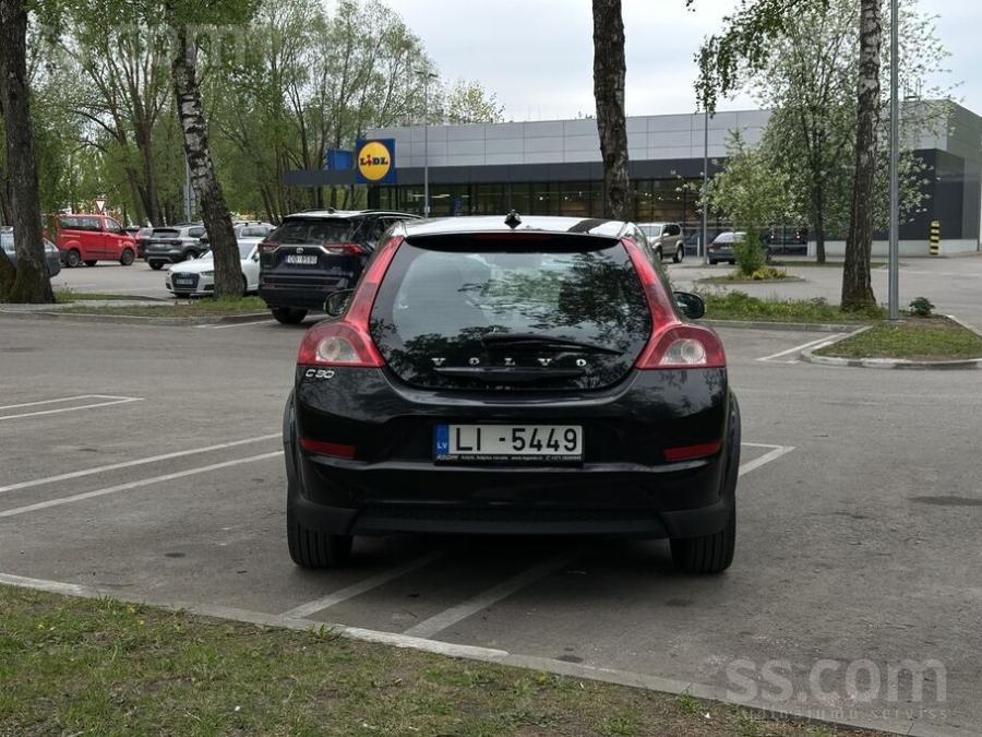 Melns Volvo C30 2010 Rīga, ar dzinēja tilpumu 2.00 L un nobraukumu 245 tūkst. km par 3500 €, foto 7 vietnē AUTOMOTO.COM.LV